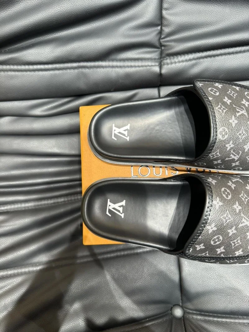 Accurate model Louis Vuitton Slippers