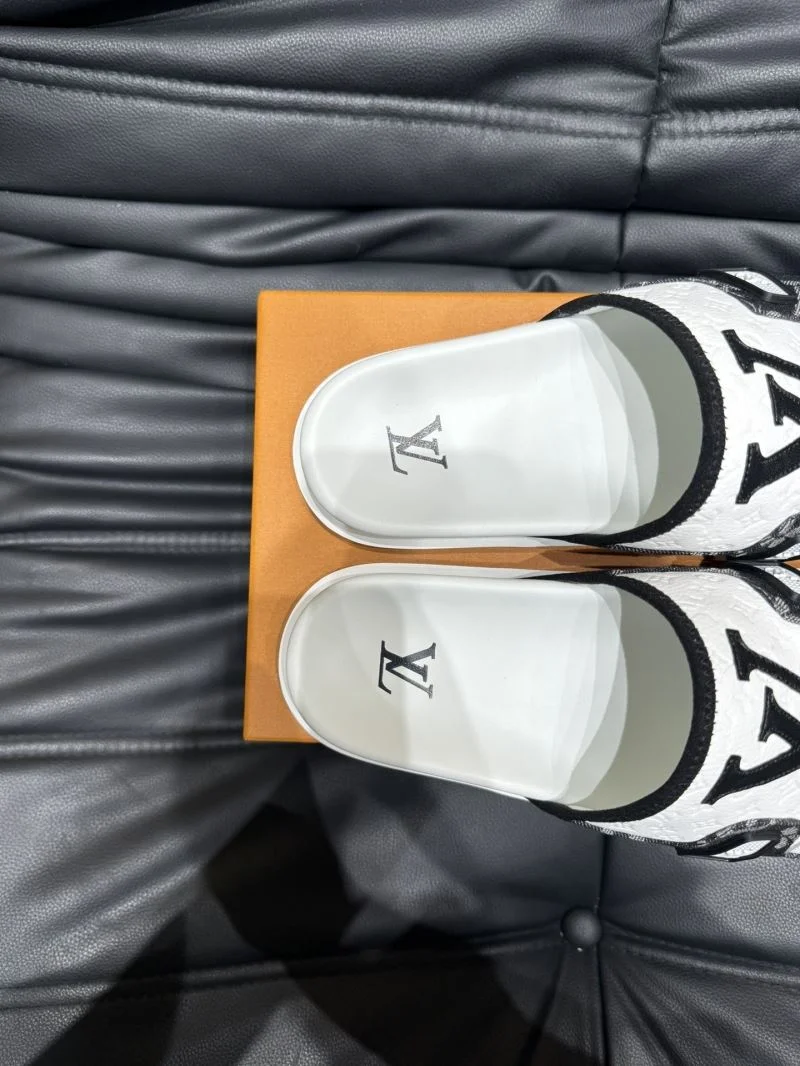 Accurate model Louis Vuitton Slippers