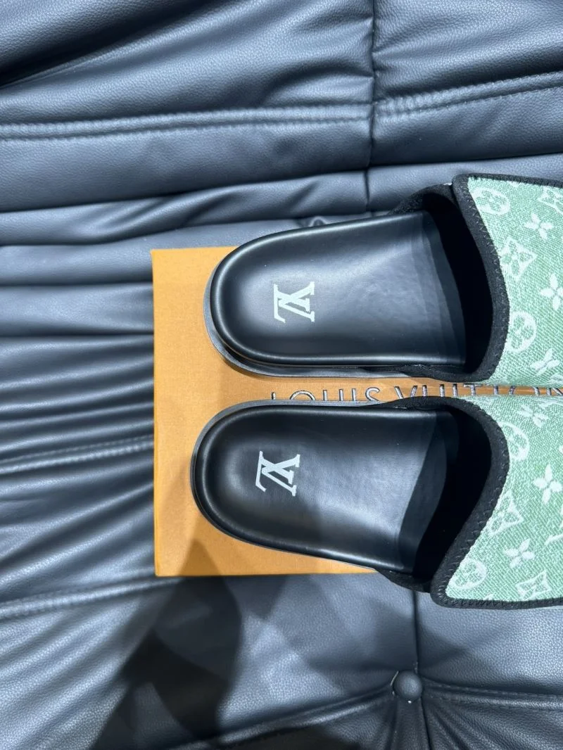 Bargain Louis Vuitton Slippers