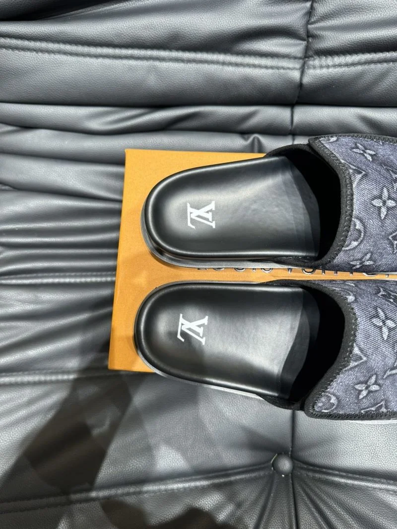 Low-cost Louis Vuitton Slippers