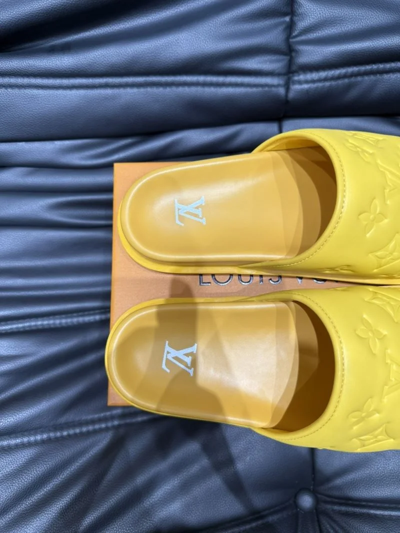 Bargain Louis Vuitton Slippers