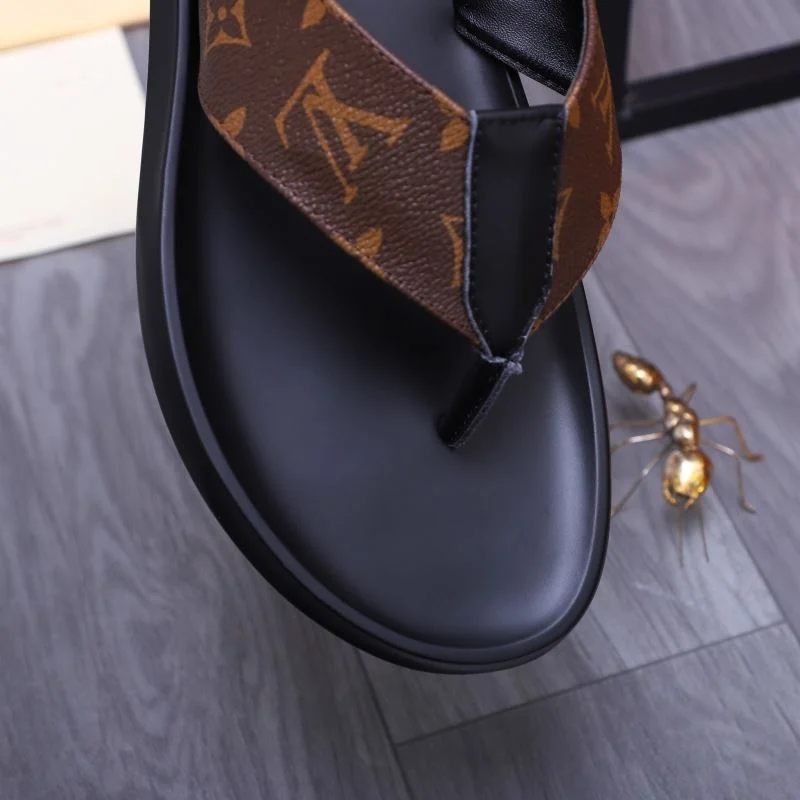 Brand-authenticated Louis Vuitton Slippers