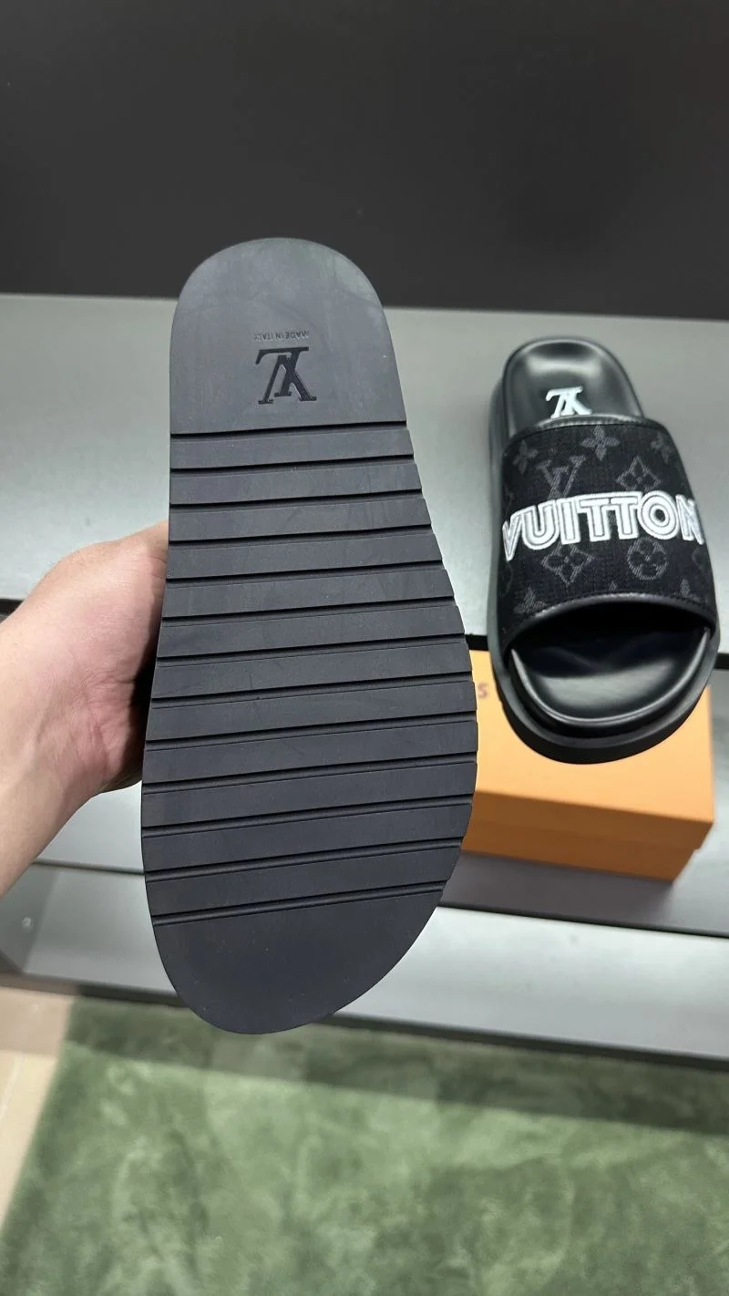 Bargain Louis Vuitton Slippers