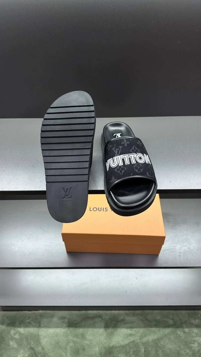 Bargain Louis Vuitton Slippers