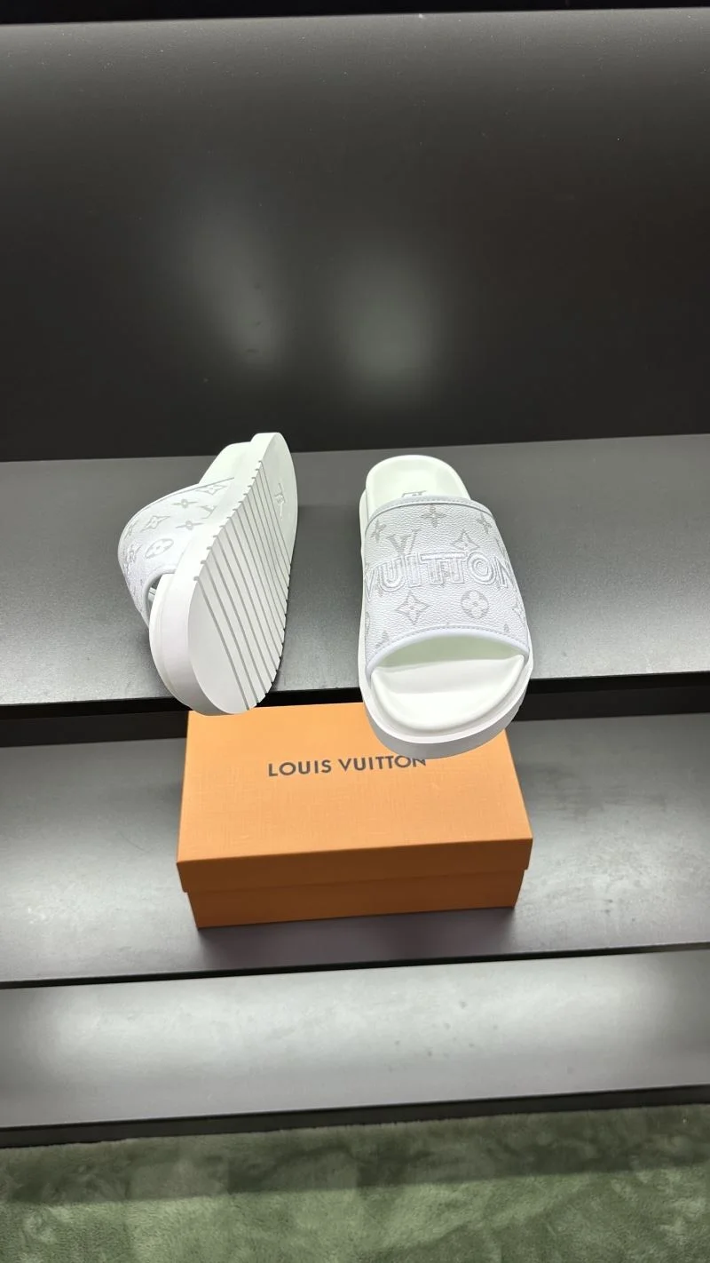 Bargain Louis Vuitton Slippers