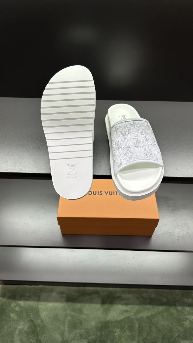 Bargain Louis Vuitton Slippers
