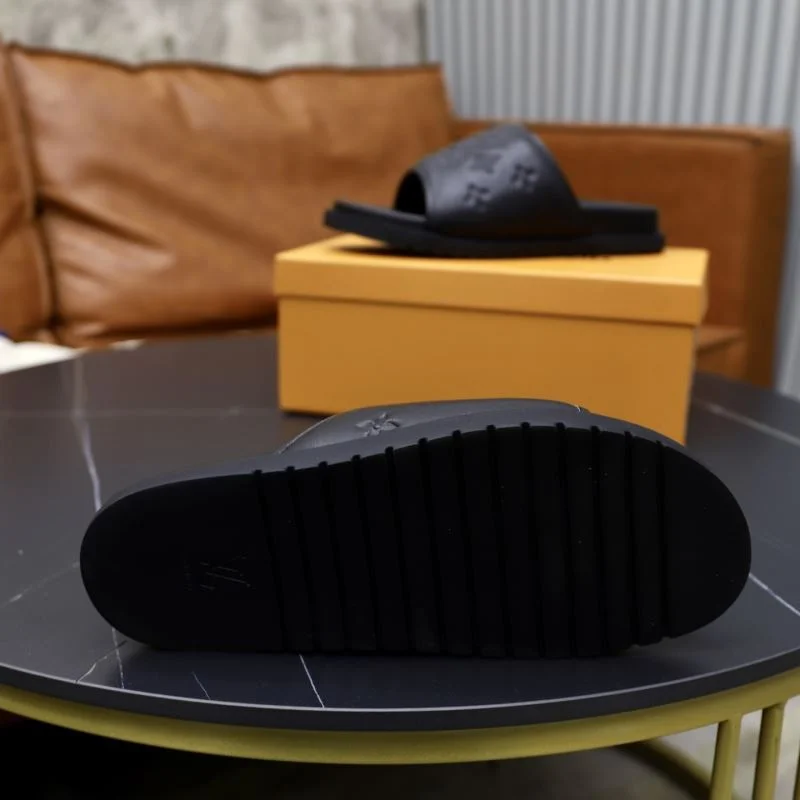 Brand-authenticated Louis Vuitton Slippers