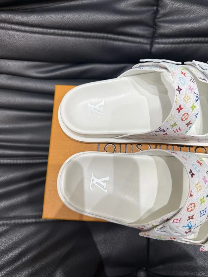 Accurate model Louis Vuitton Slippers
