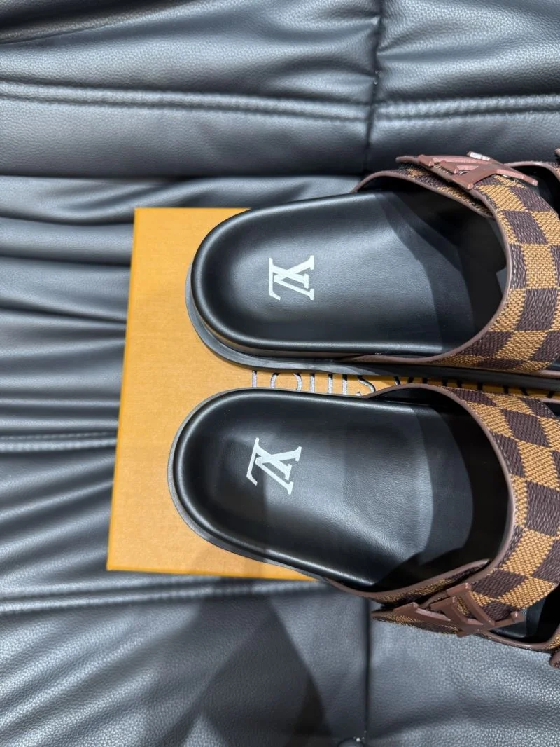 Bargain Louis Vuitton Slippers
