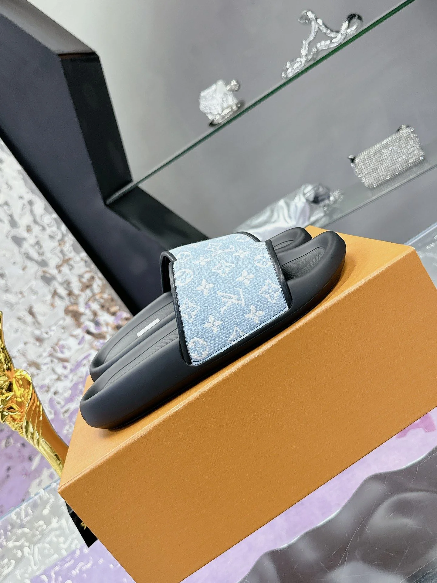 Value-priced Louis Vuitton Slippers