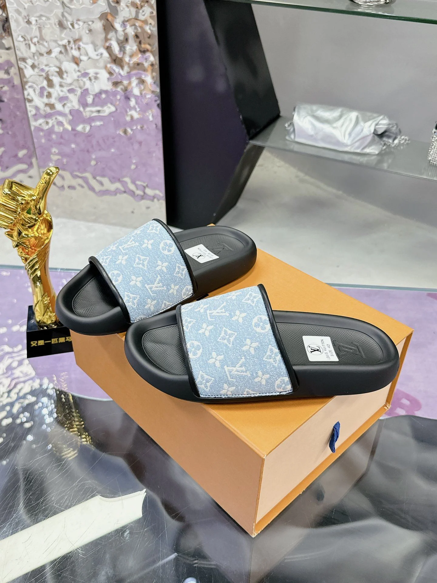 Value-priced Louis Vuitton Slippers