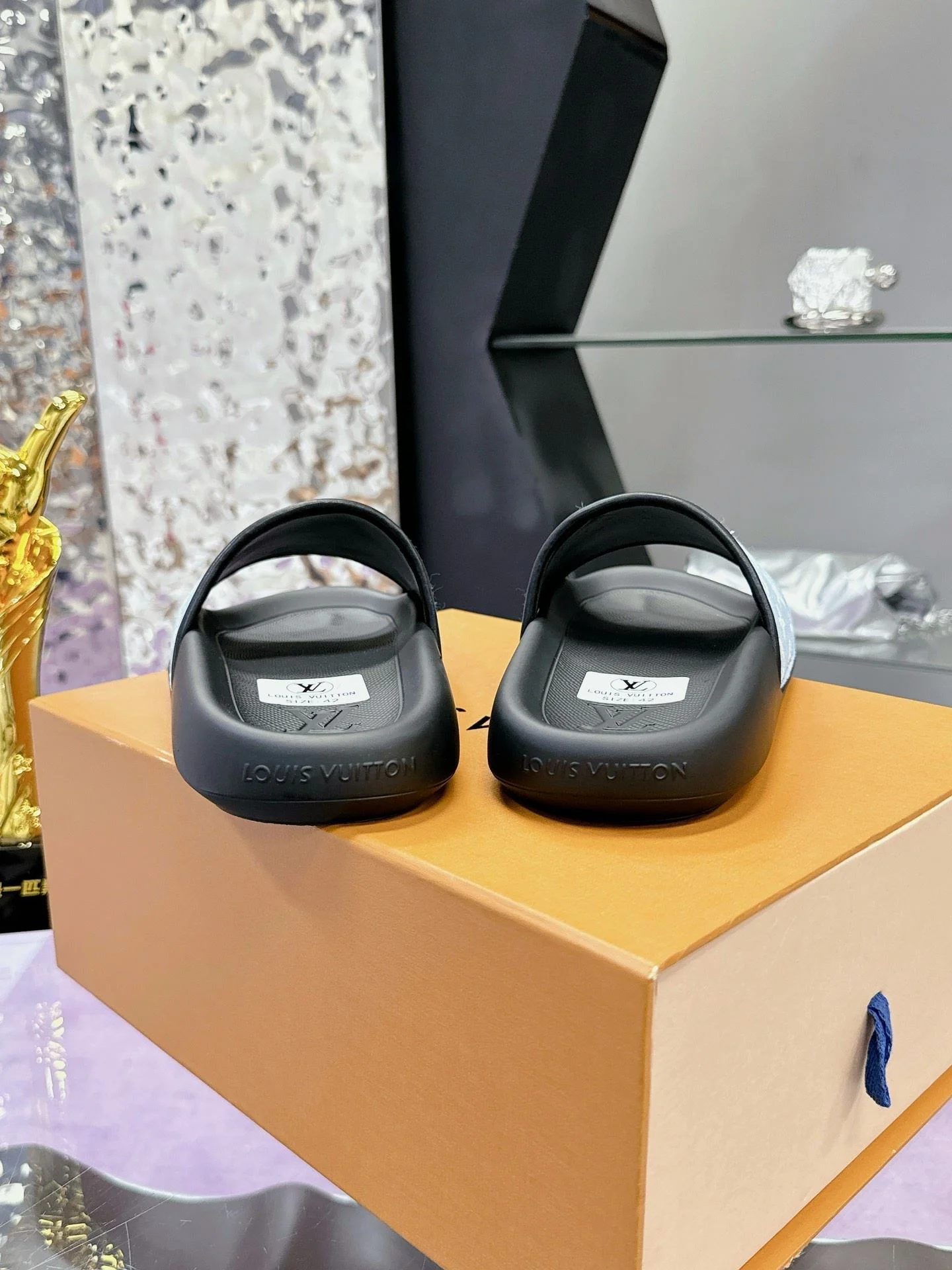 Value-priced Louis Vuitton Slippers
