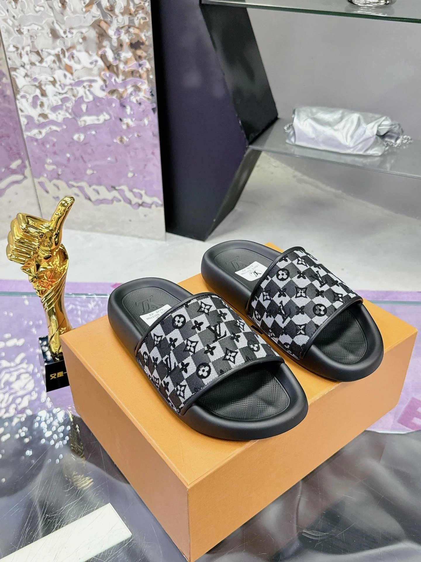 Value-priced Louis Vuitton Slippers