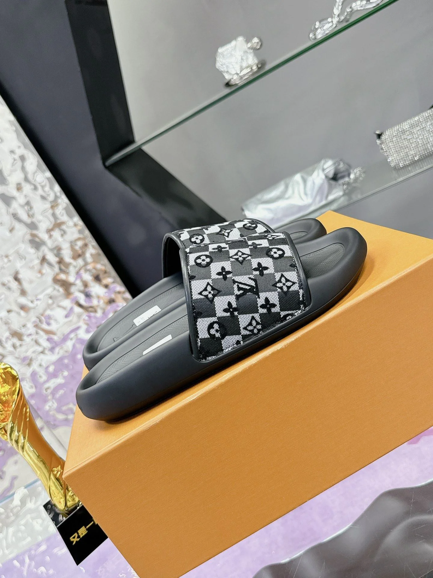 Value-priced Louis Vuitton Slippers