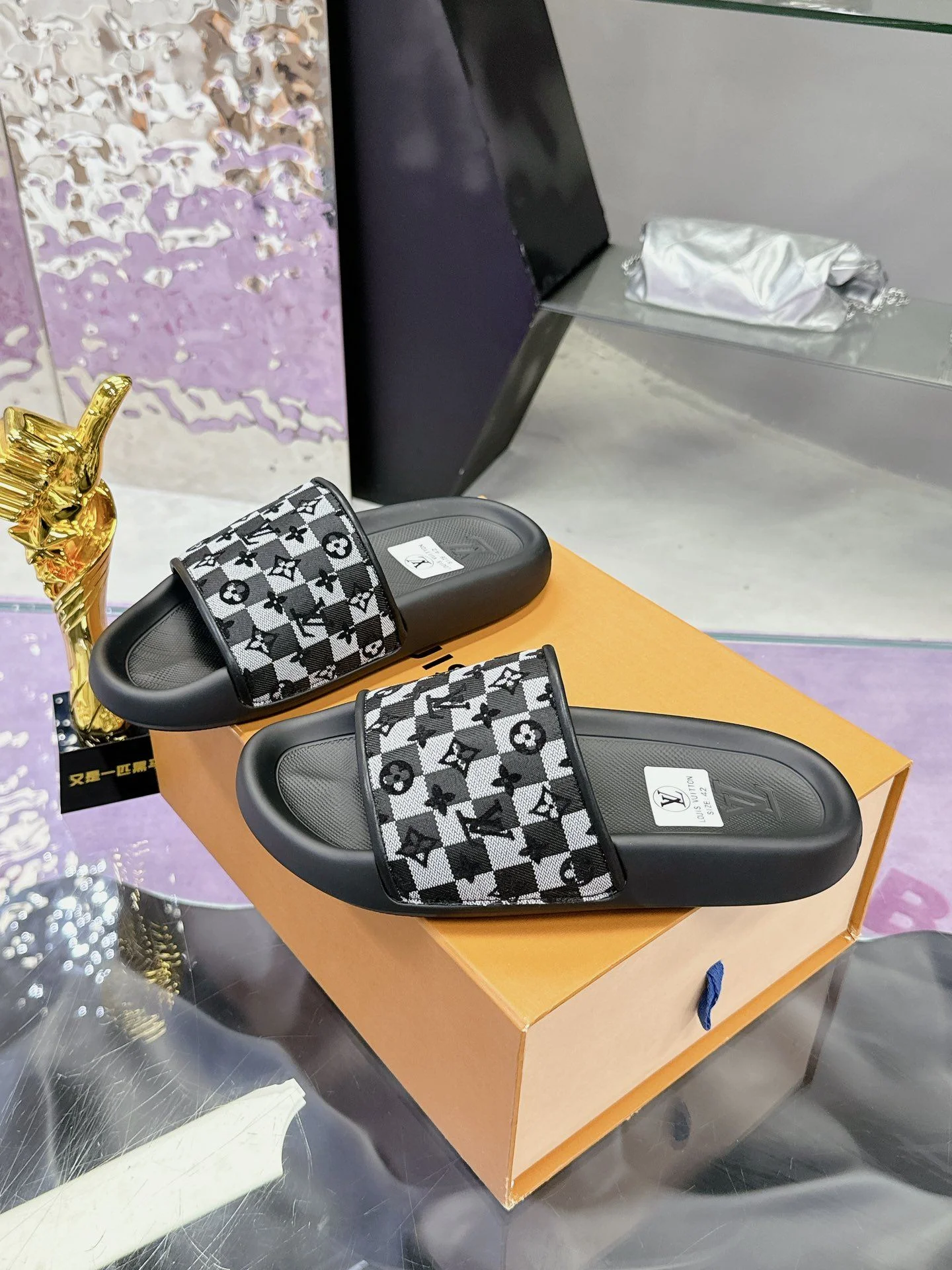 Value-priced Louis Vuitton Slippers