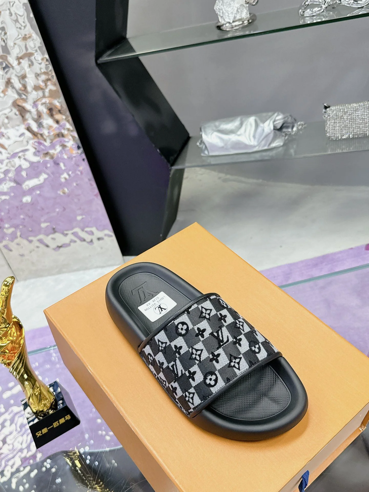 Value-priced Louis Vuitton Slippers