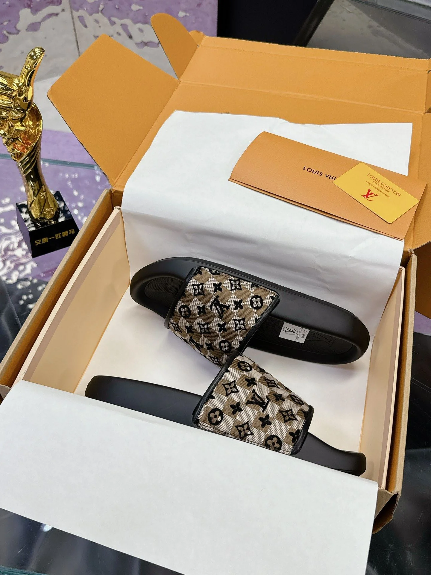 Louis Vuitton Slippers