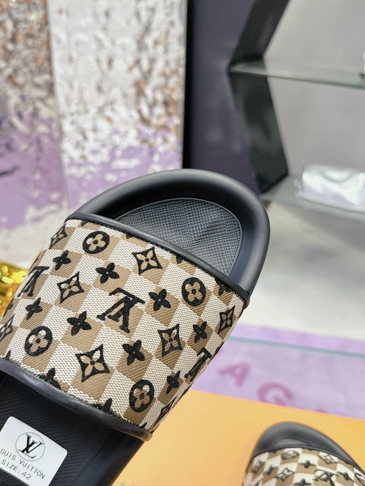 Economical Louis Vuitton Slippers