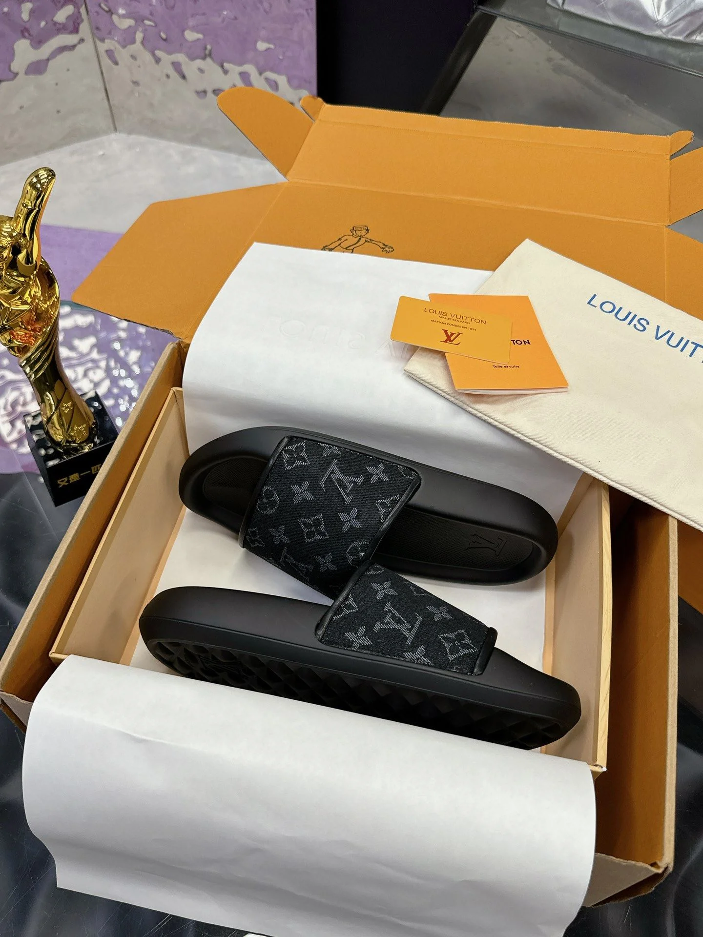 Louis Vuitton Slippers