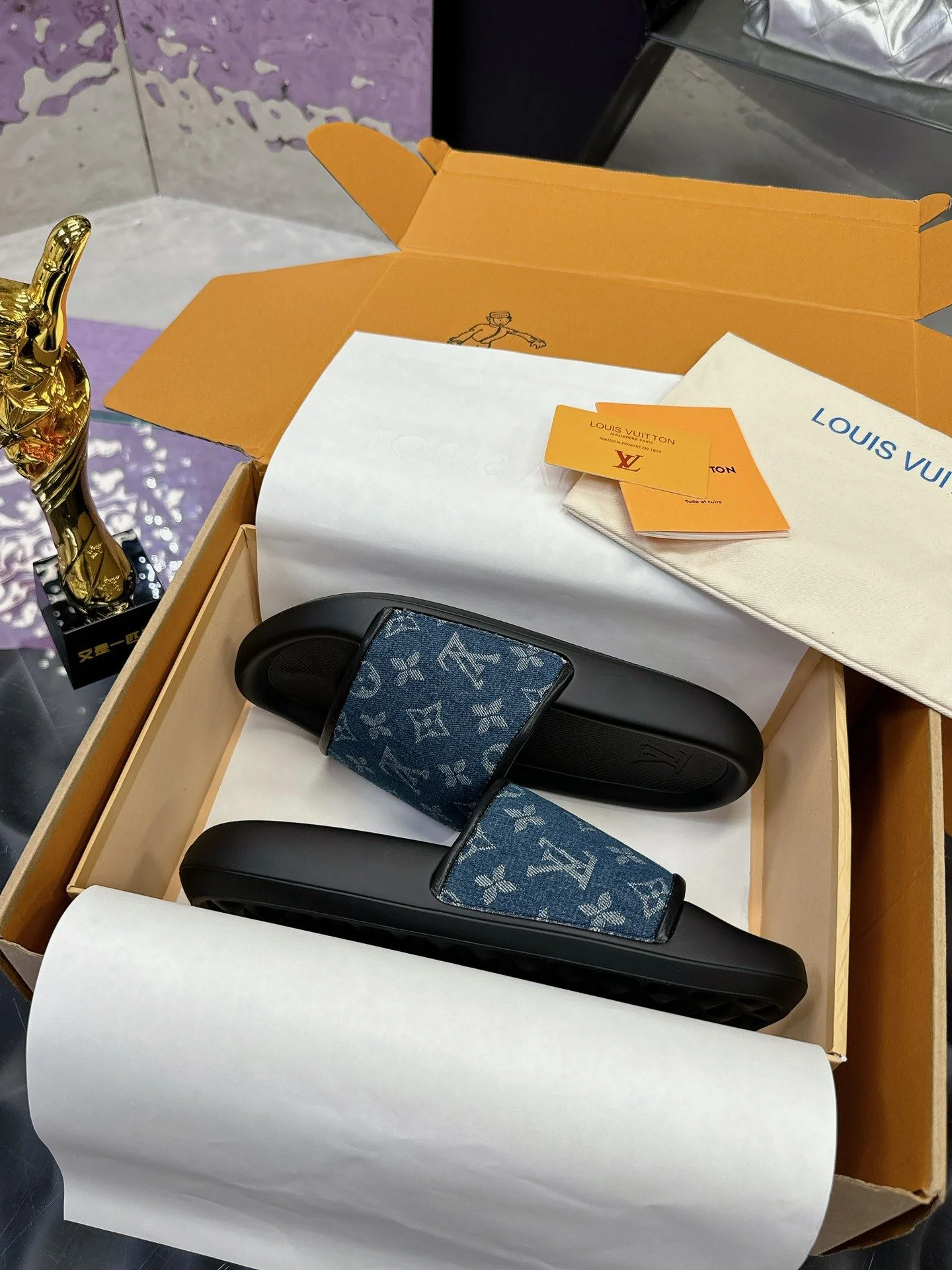 Louis Vuitton Slippers