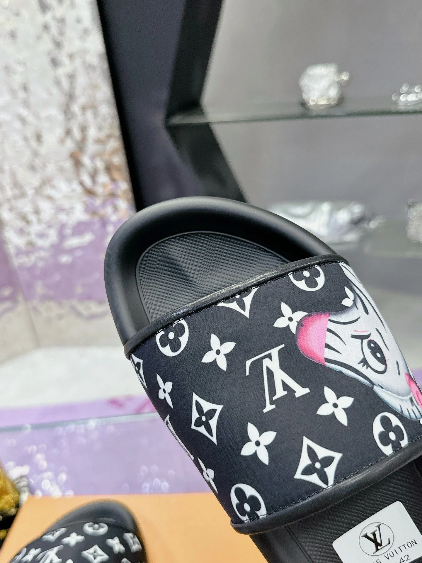 Inexpensive Louis Vuitton Slippers