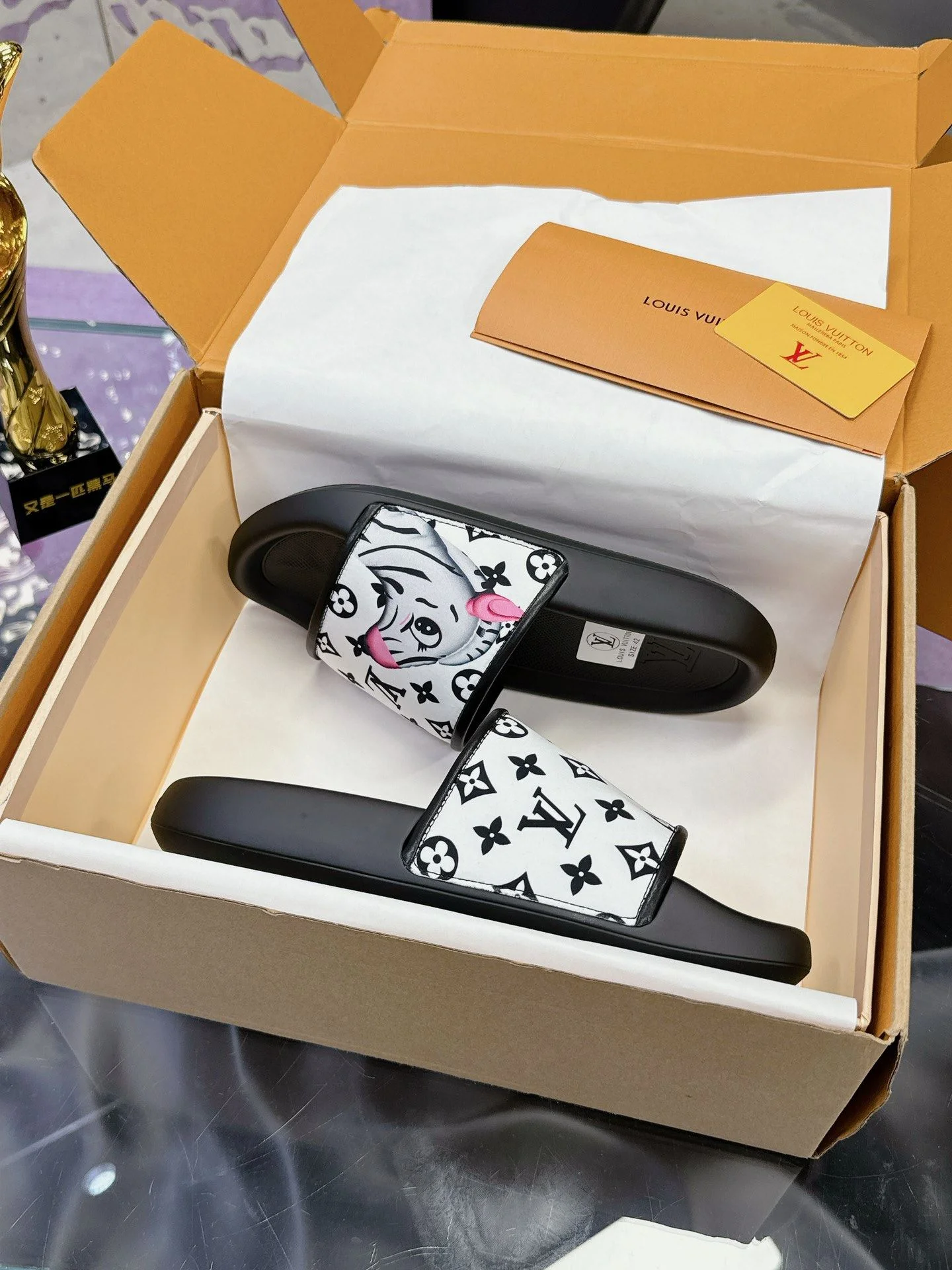 Louis Vuitton Slippers