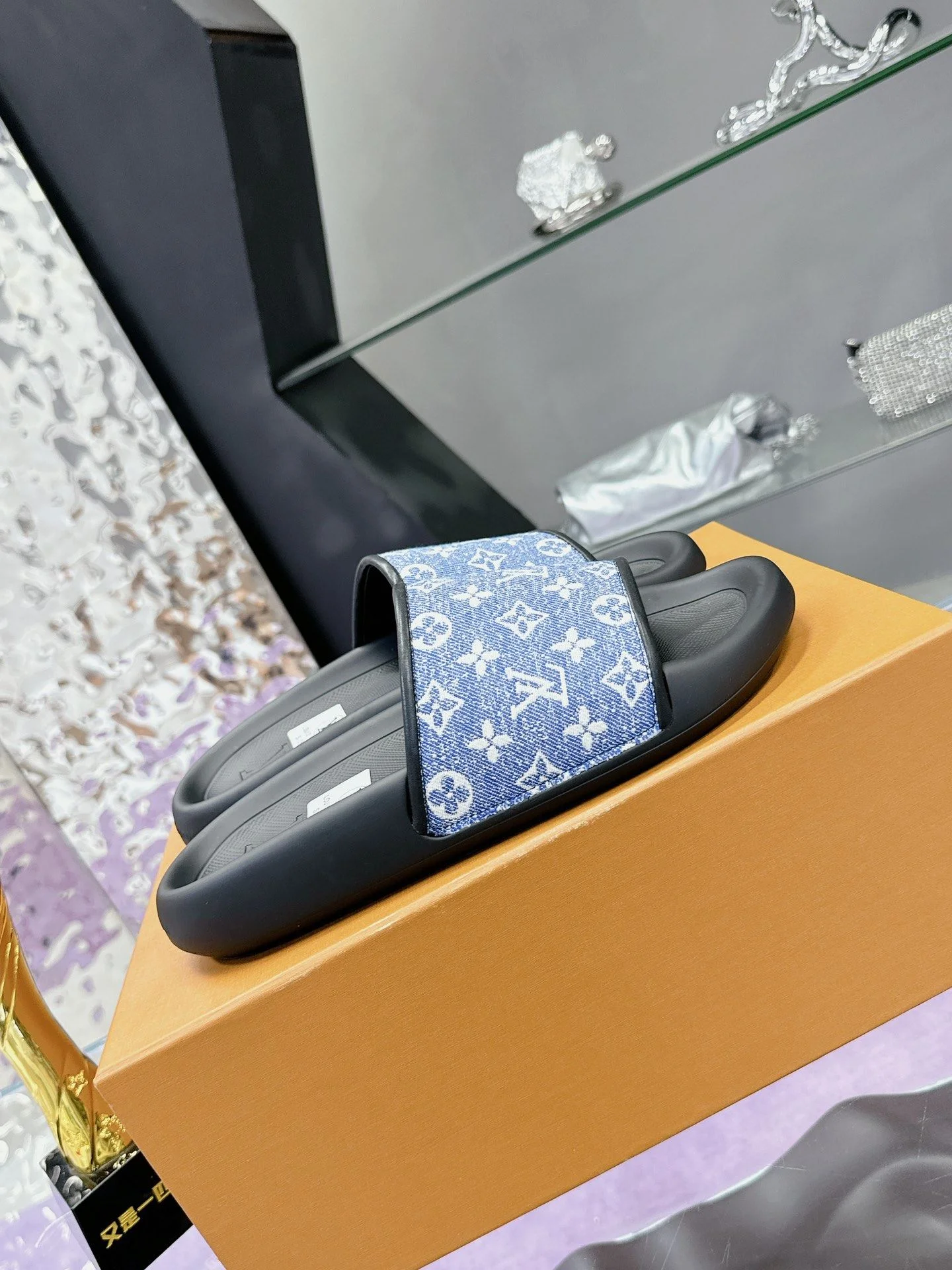 Mirror quality Louis Vuitton Slippers