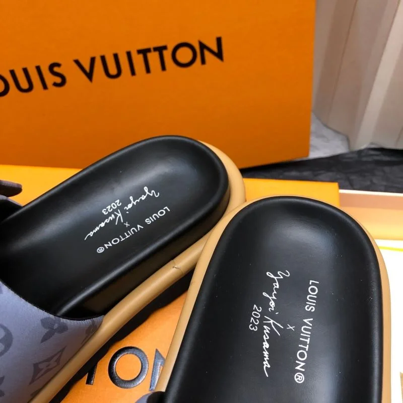 Brand-authenticated Louis Vuitton Slippers
