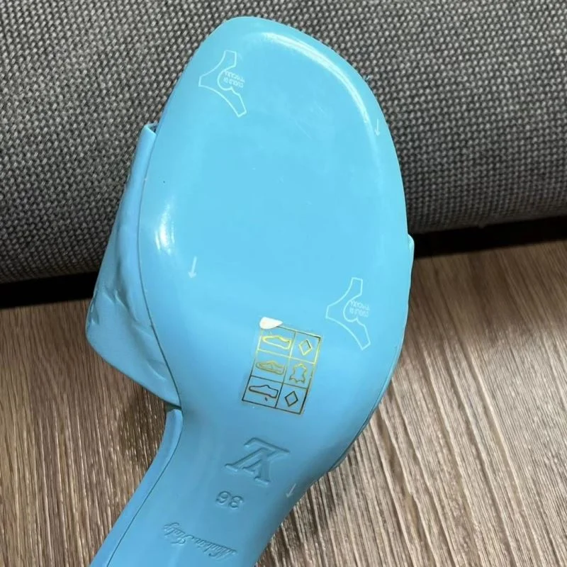 Brand-authenticated Louis Vuitton Slippers