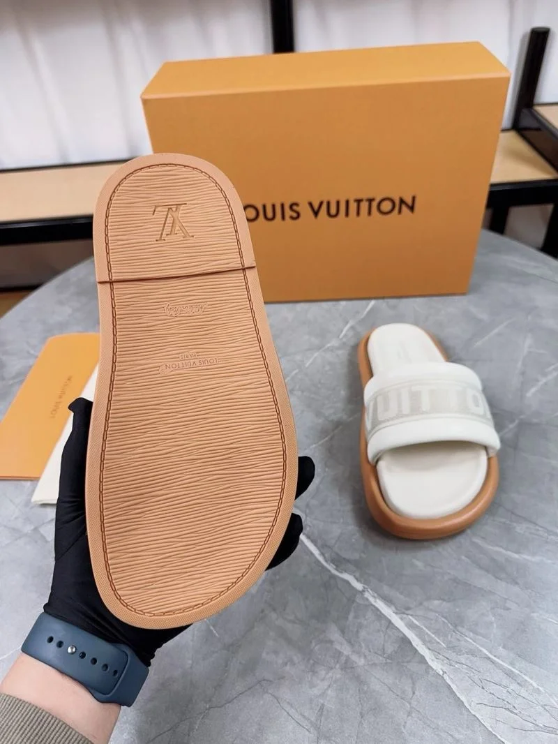 Accurate model Louis Vuitton Slippers