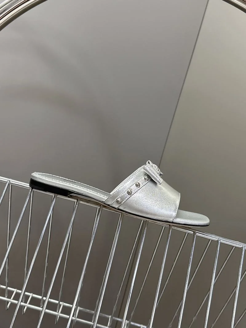 Bargain Louis Vuitton Slippers