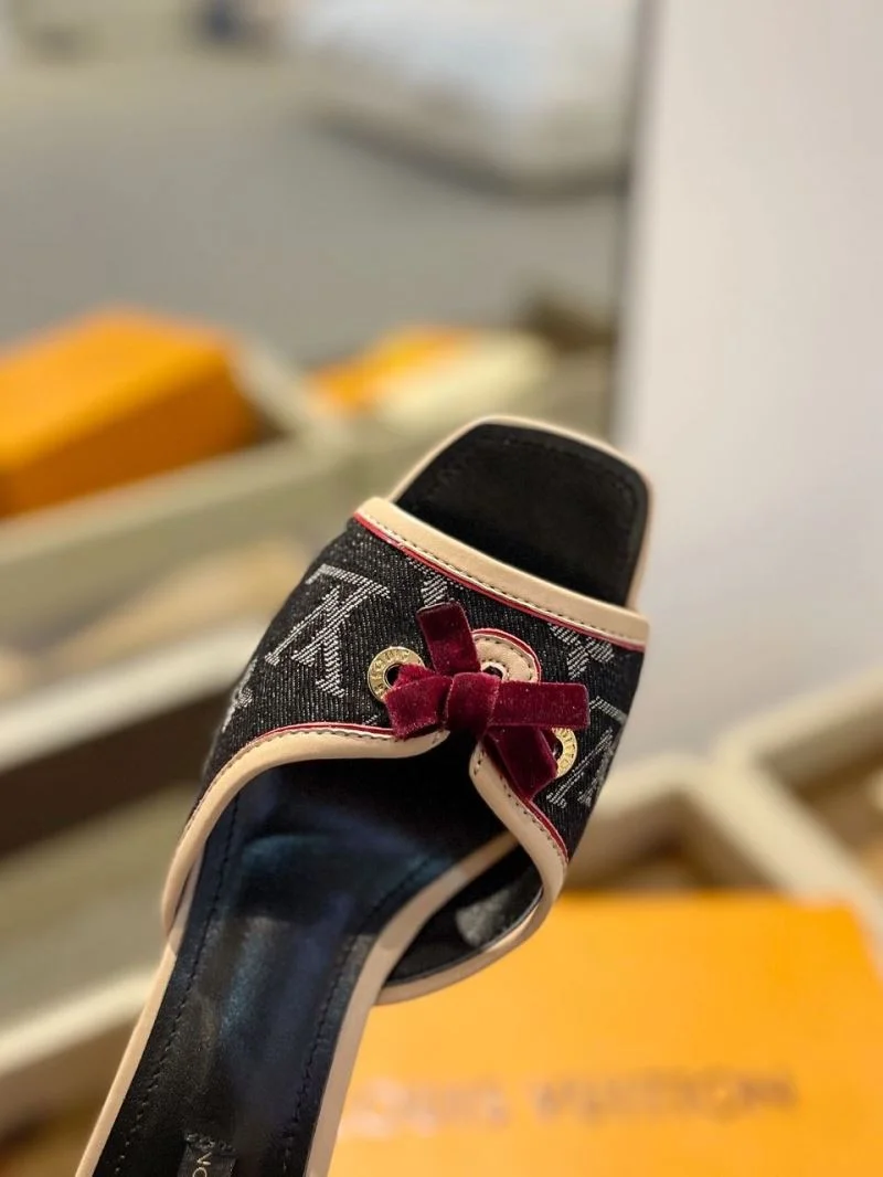 Brand-authenticated Louis Vuitton Slippers
