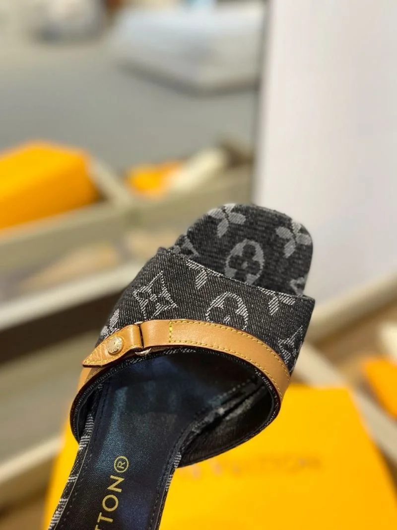 Bargain Louis Vuitton Slippers