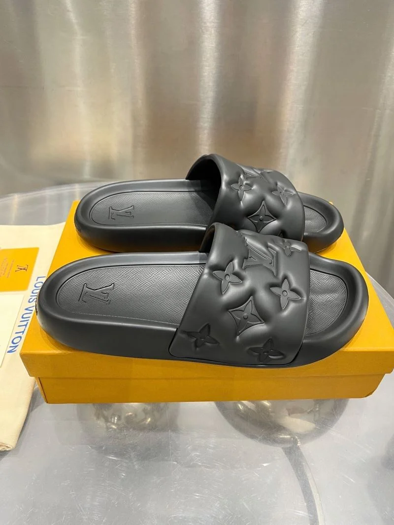 Louis Vuitton Slippers