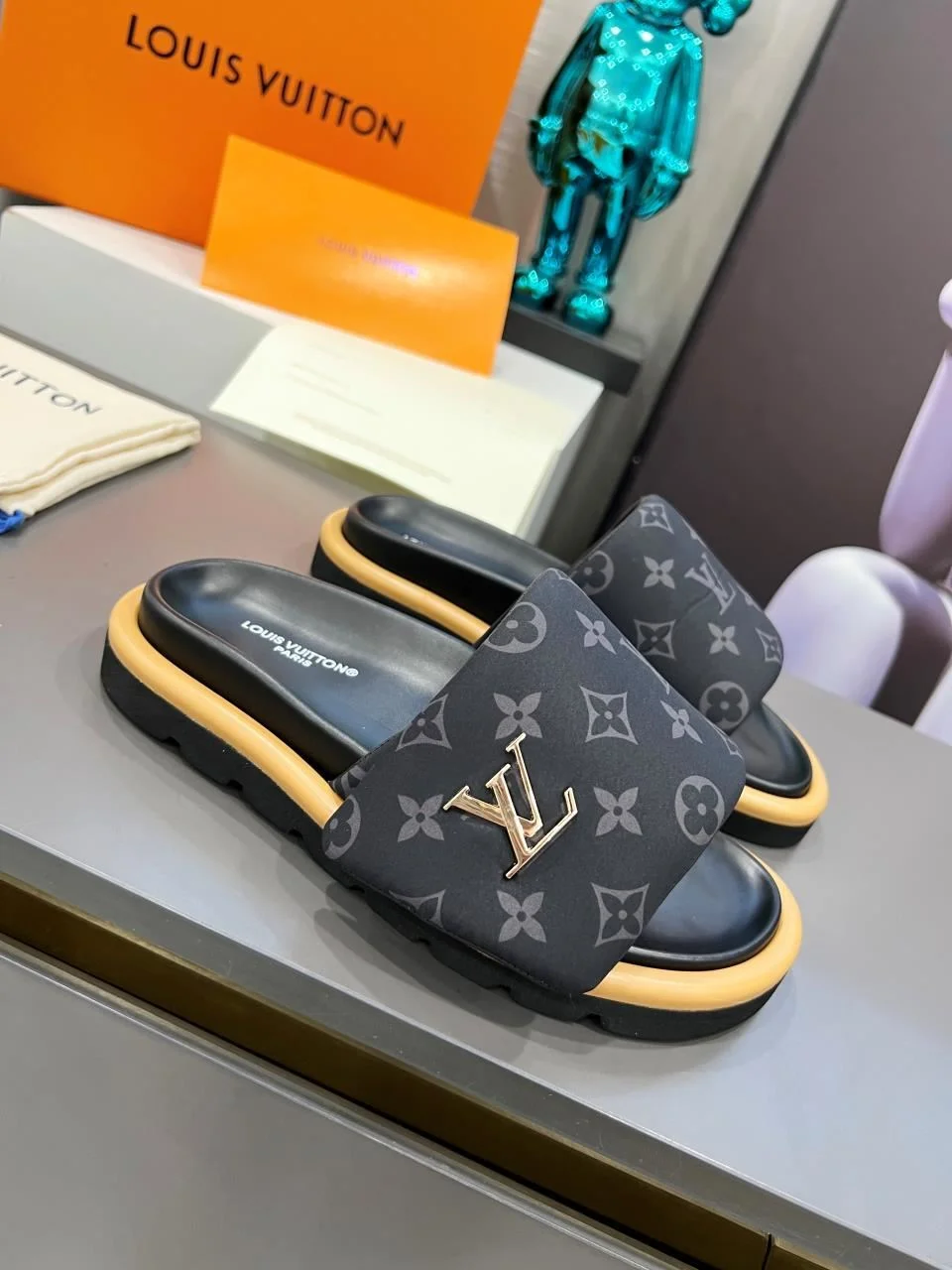 Inexpensive Louis Vuitton Slippers