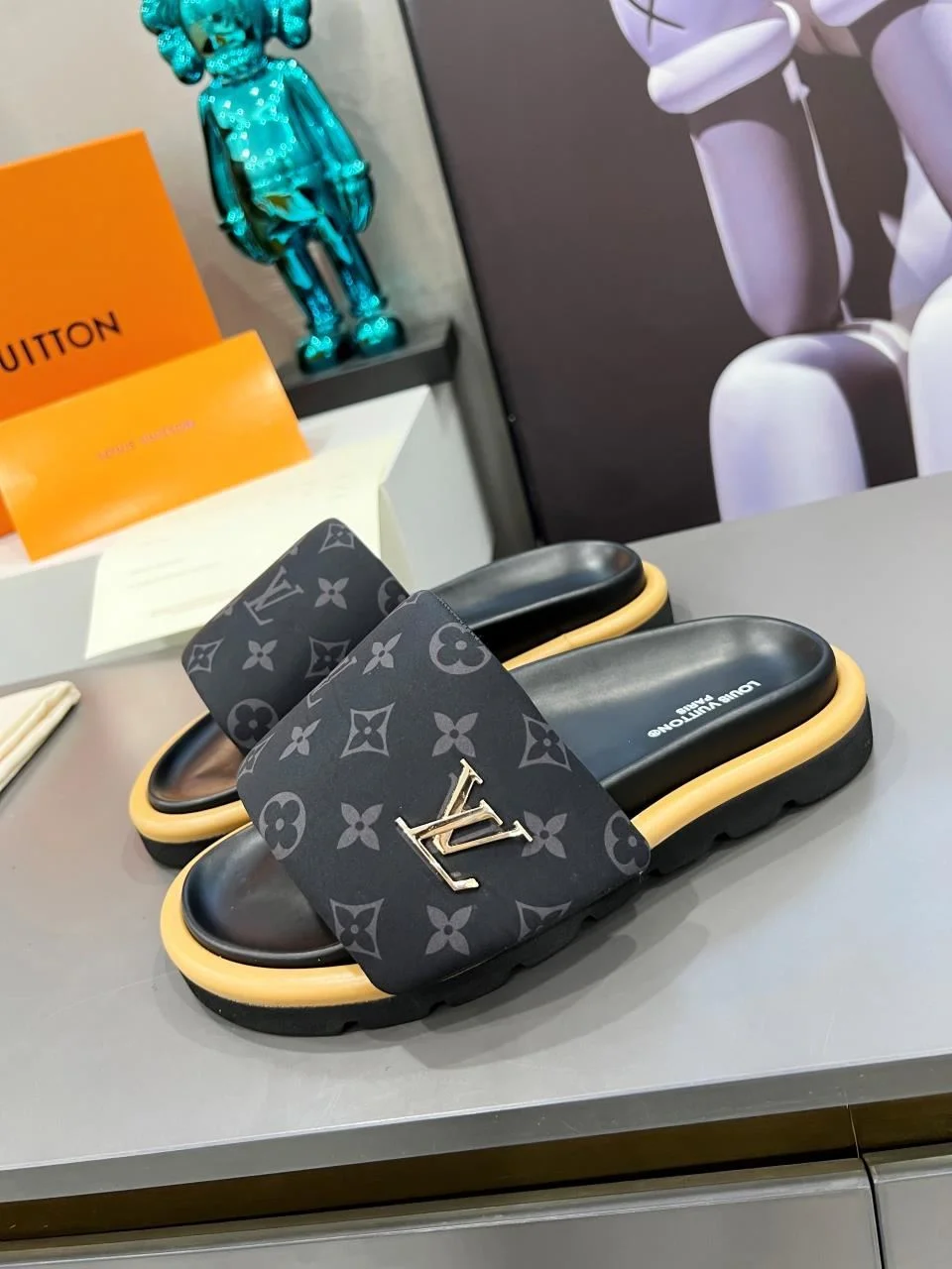 Inexpensive Louis Vuitton Slippers