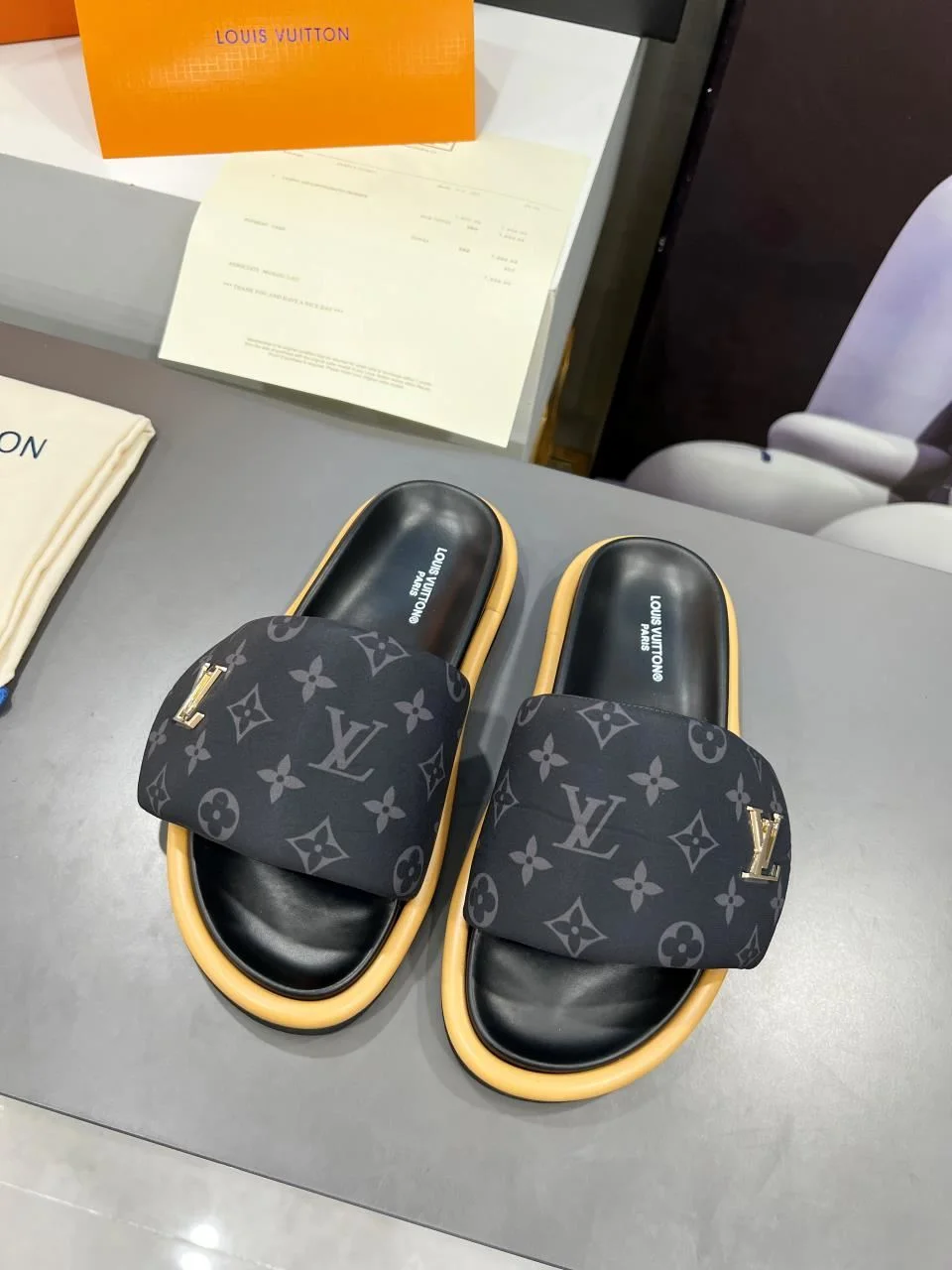 Inexpensive Louis Vuitton Slippers