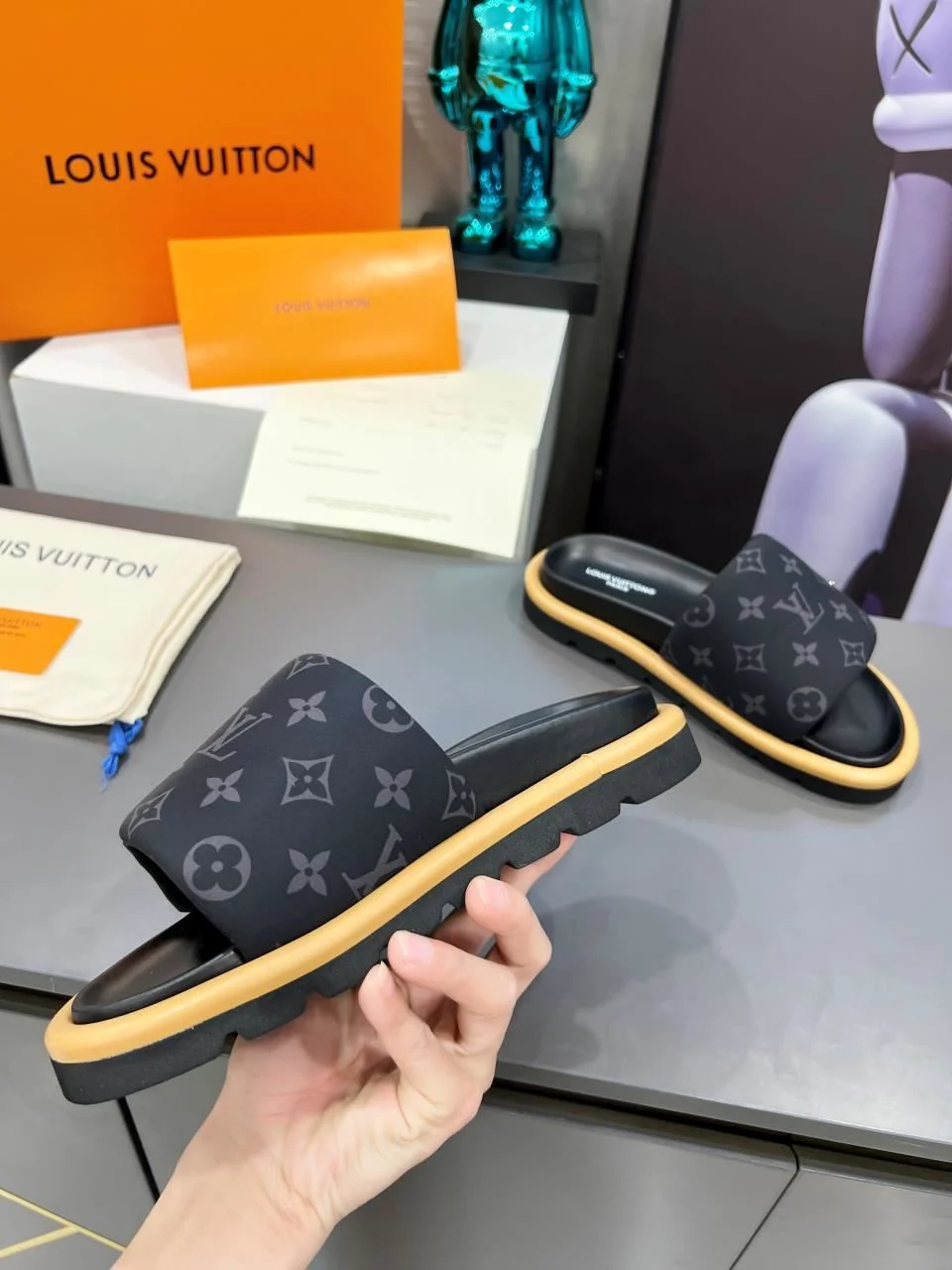Inexpensive Louis Vuitton Slippers