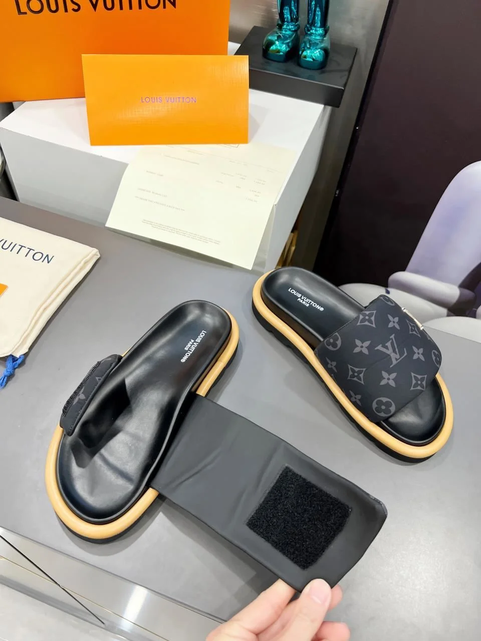Inexpensive Louis Vuitton Slippers