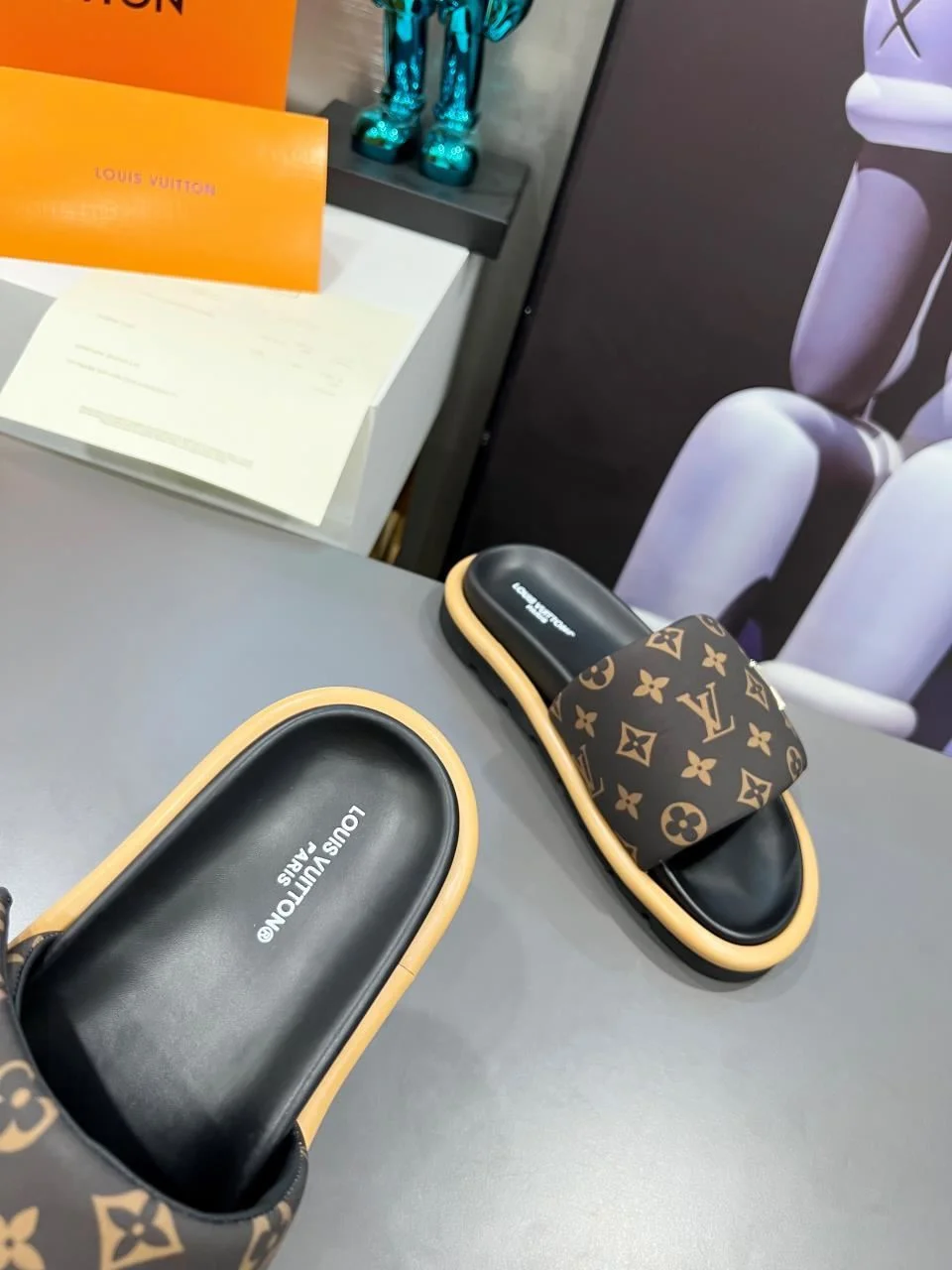 Official Louis Vuitton Slippers