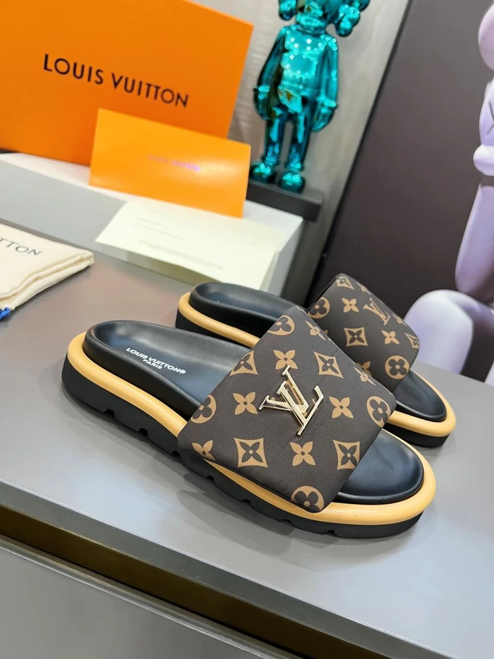 Official Louis Vuitton Slippers