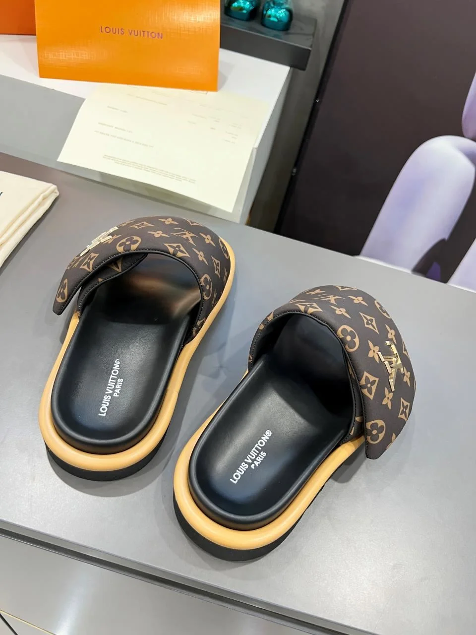 Official Louis Vuitton Slippers