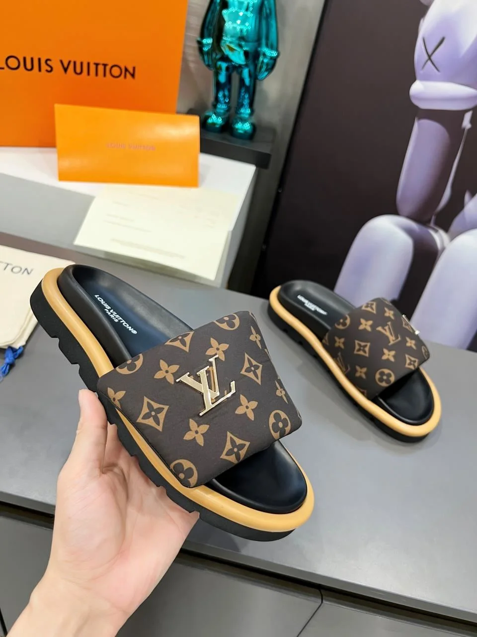 Official Louis Vuitton Slippers