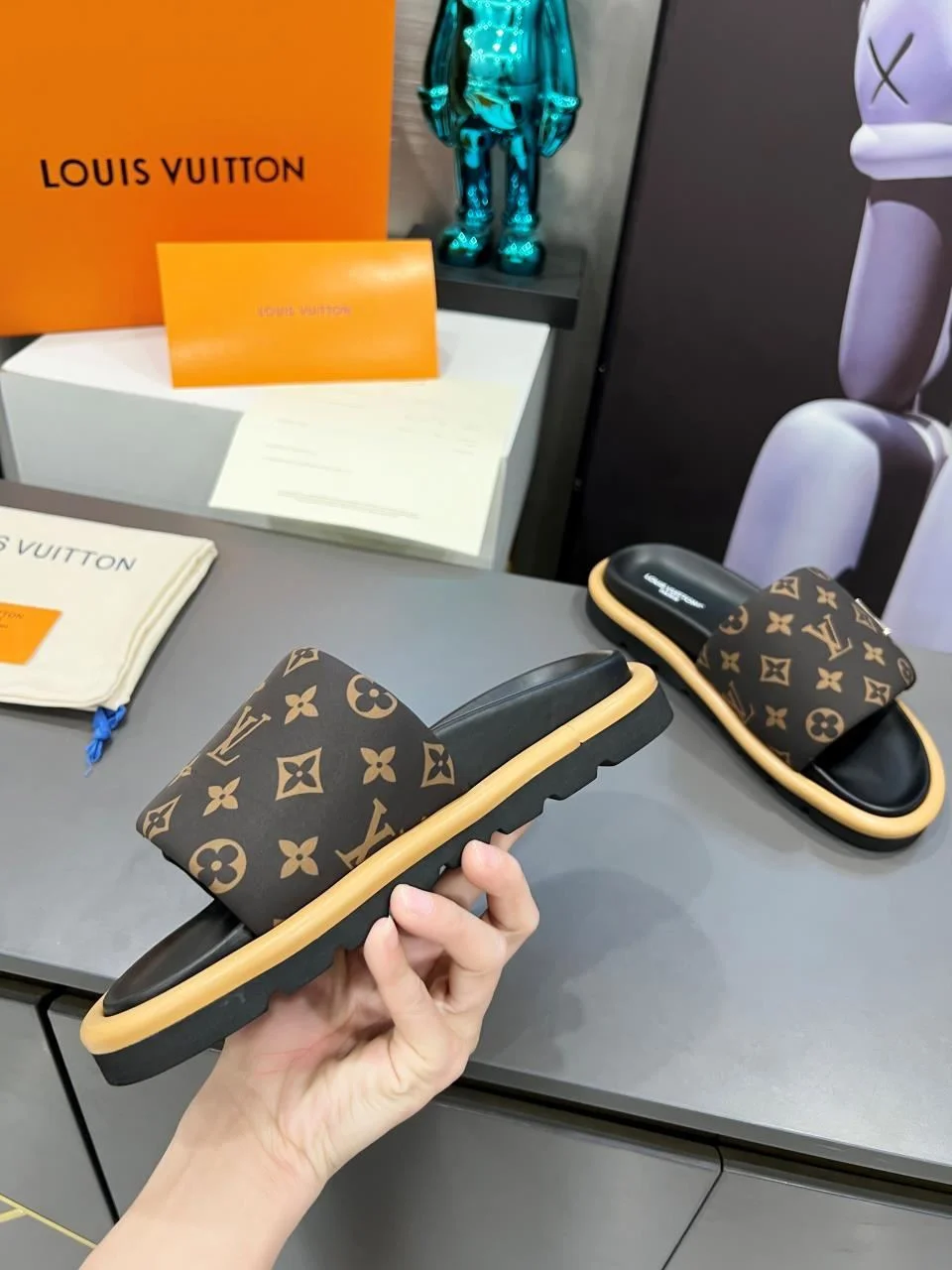 Official Louis Vuitton Slippers