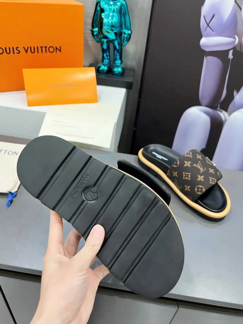 Official Louis Vuitton Slippers