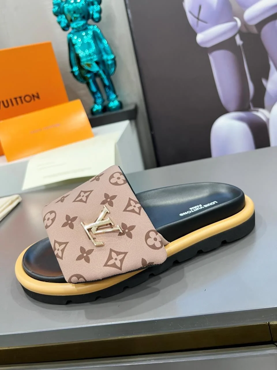 Discounted Louis Vuitton Slippers