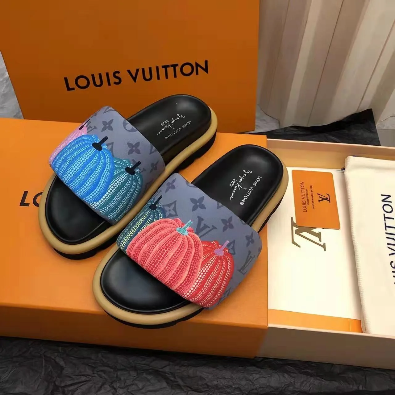 Bargain Louis Vuitton Slippers