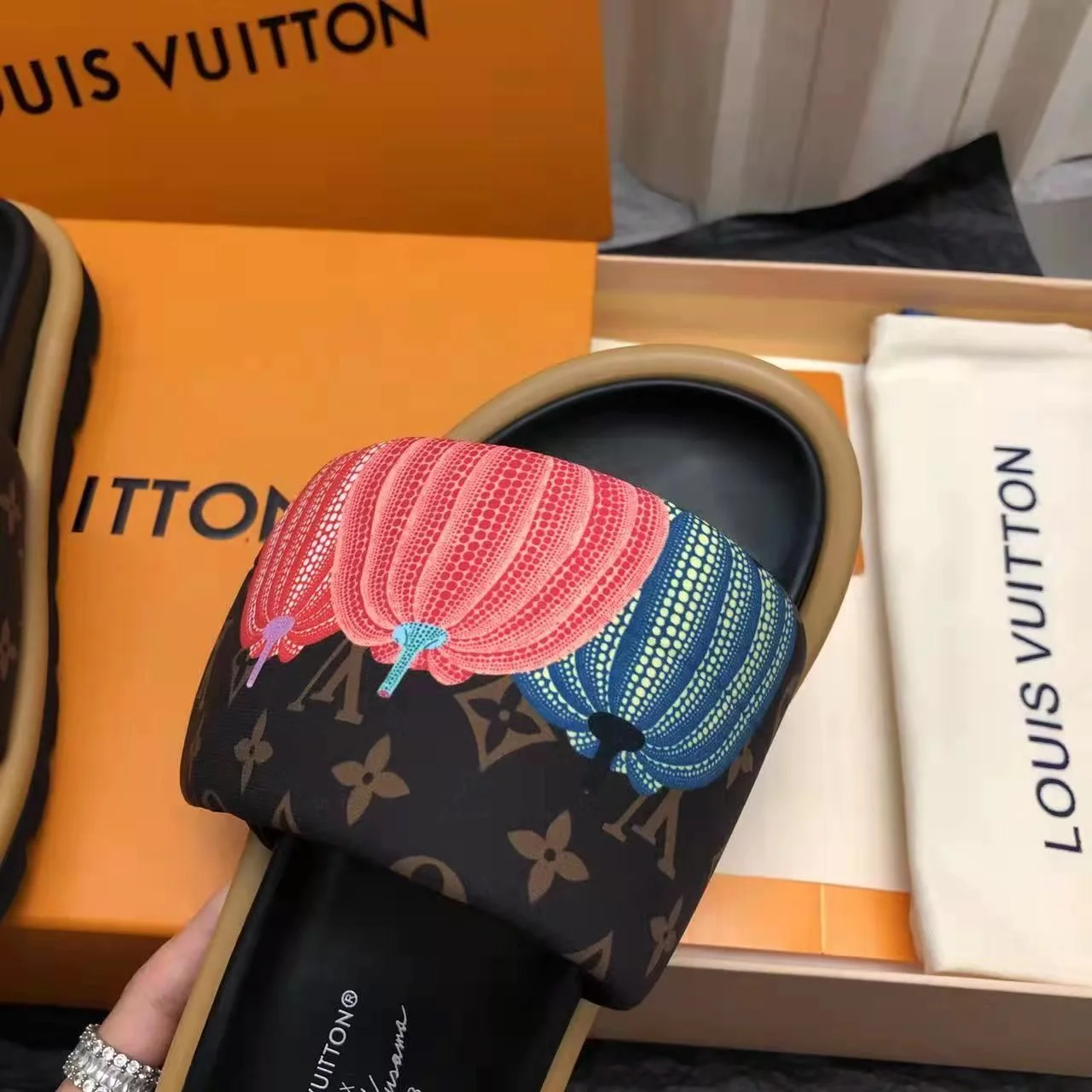 1:1 copy Louis Vuitton Slippers