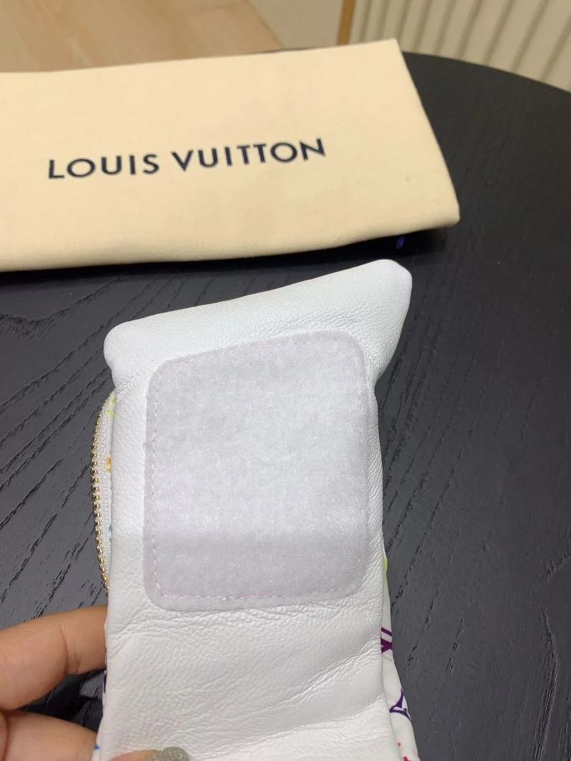 Low-cost Louis Vuitton Slippers