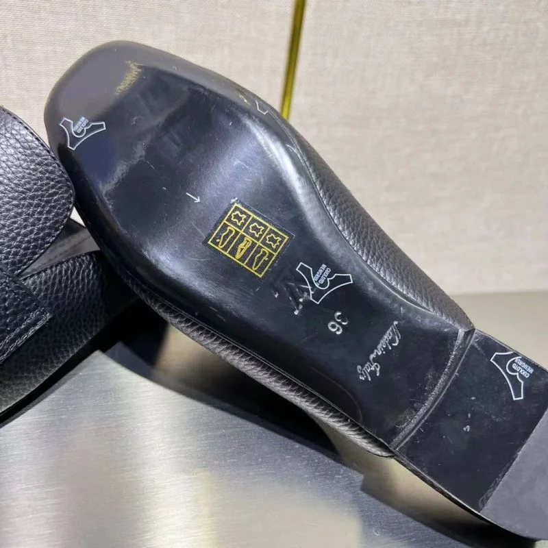 Brand-authenticated Louis Vuitton Slippers